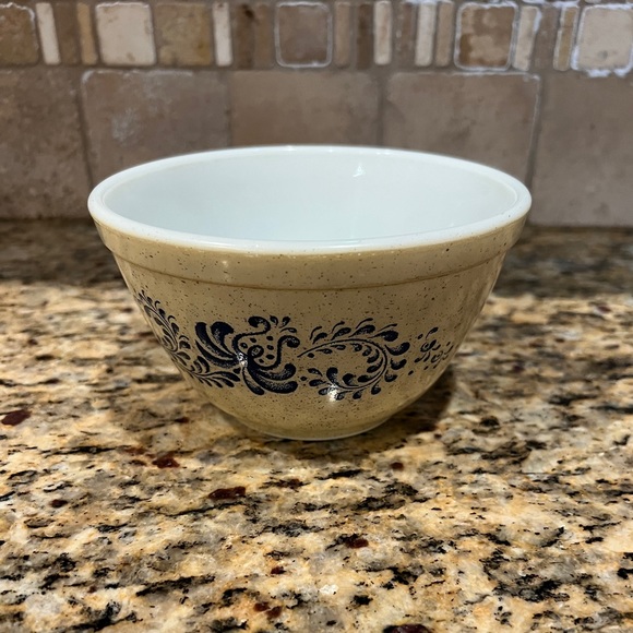 Pyrex | Kitchen | Vintage Pyrex Corning Homestead 75 Ml 5 Pint Mixing ...